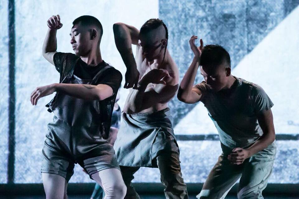33/33 – Kylie Thompson Dance – simon clemo design